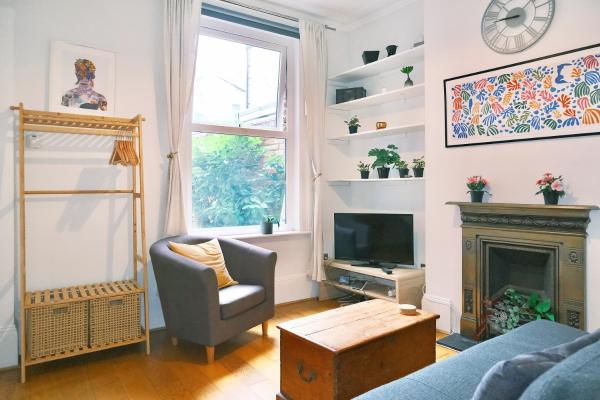 Artsy & Bright Hammersmith London 1b1b, Up To 4 People - Hounslow