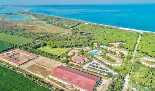 Hotel Surrounded By Greenery With Swimming Pool In Arborea Just 600 Meters From The Sea - Oristano
