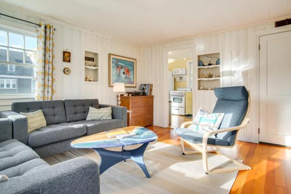 Walk To Monument Beach Cape Cod Cottage With Grill - Great Herring Pond, MA