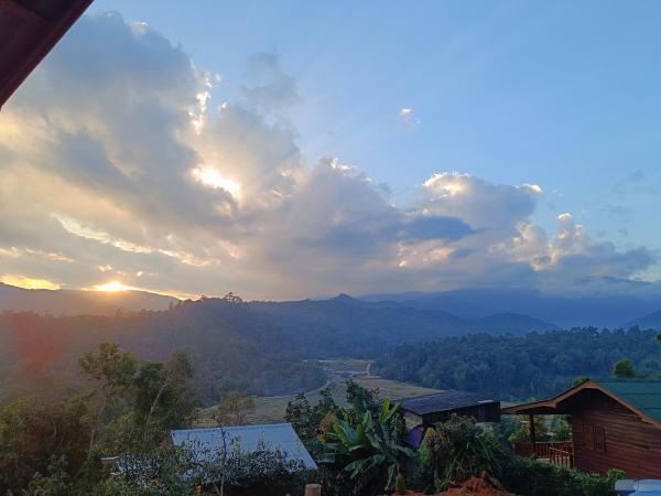 อินทนนท์สุขุมทิพย์ โฮมสเตย์ - Mae Hong Son