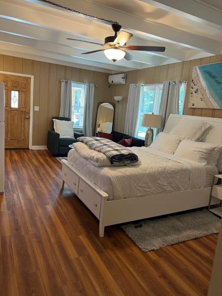 Spacious Comfortable Studio Unit - Tallahassee, FL