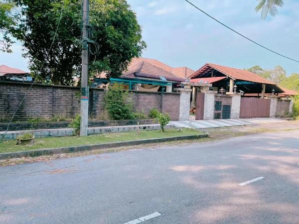 6 Bedroom Villa Medina Bungalow At Pantai Bagan Lalang - Bagan Lalang