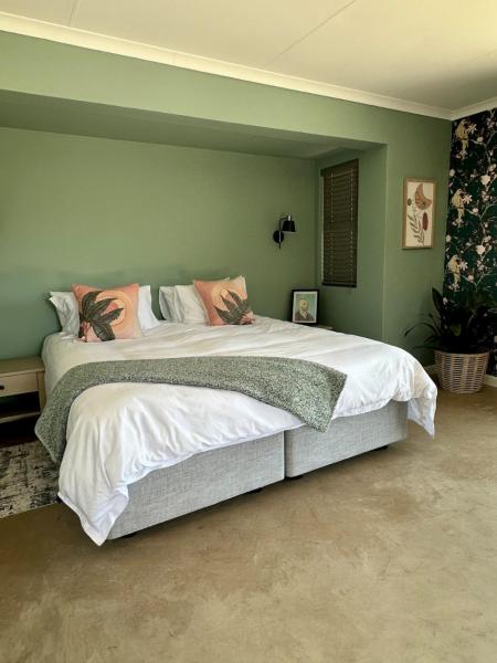 Stylish Cottage On Secure Estate - Howick