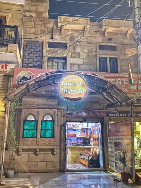 Hotel Gujarat Highway - Jaisalmer