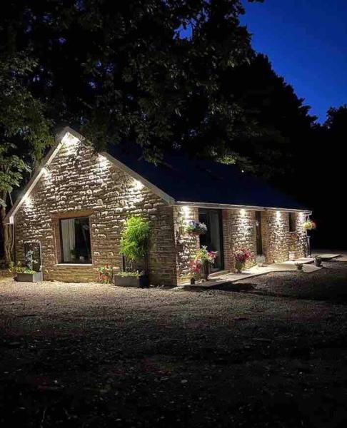 Stone Barn Rural Location, With Amazing Views! - Bridgend