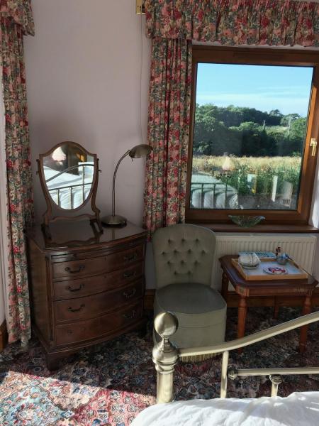 Room In Guest Room - Orchard Manor - King Room 5 With Patio View - Tregony