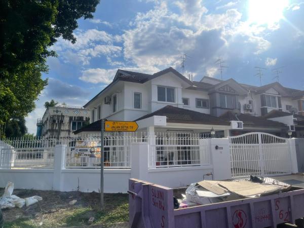 S 75 Corner House With Pool Table - Johor Bahru