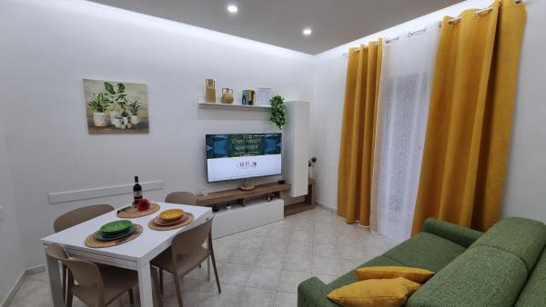 Cheri' Maison - Naples