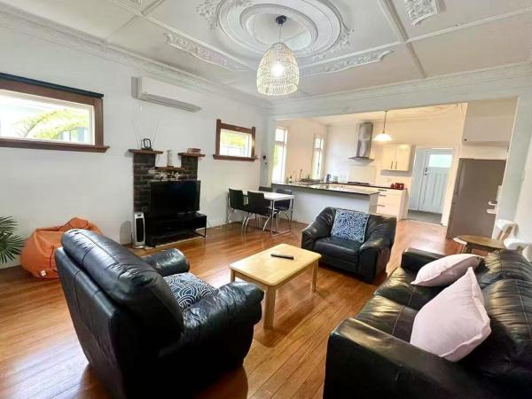 Spacious Retreat Near Ferry & Mall - Wellington