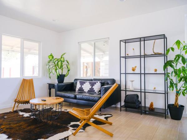 The Zen - Outdoor Shower, Gas Fireplace, Walkable To Shops & Restaurants - California