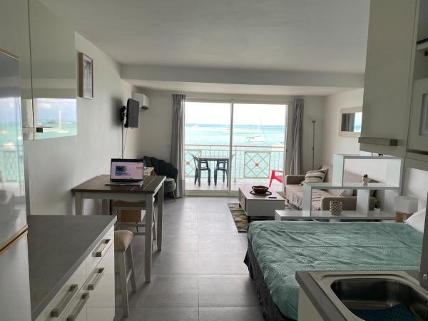 Beachfront Apartment - Caribbean