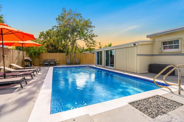 Cozy Miami Private Pool House W- Arcade Games, Bbq - Miami Gardens, FL