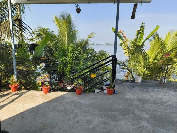 Kathoo's Lakeview Homestay - Kerala