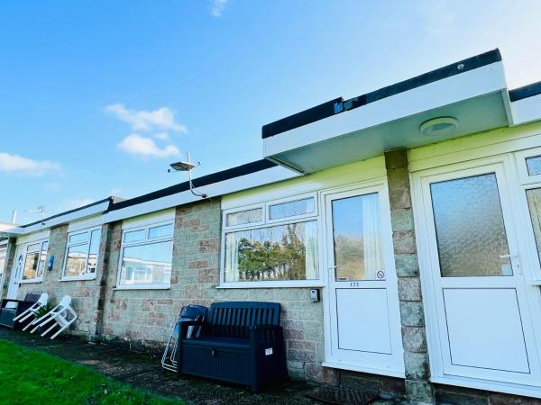2 Bedroom Chalet Sb177, Sandown, Isle Of Wight - Shanklin