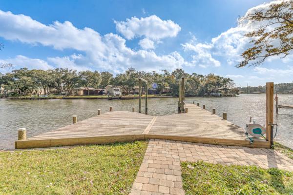 Waterfront Retreat With Outdoor Oasis In Pensacola - Pensacola, FL
