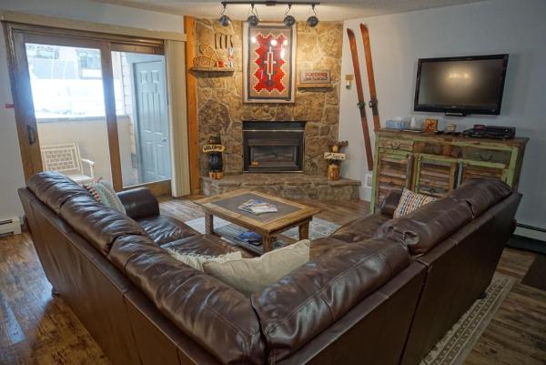 Heated Pool, 2 Hot Tubs, Virtually Ski In Ski Out, Close To Ski School - Steamboat Springs