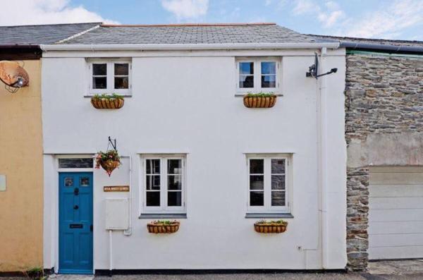 The White House - Polzeath Beach