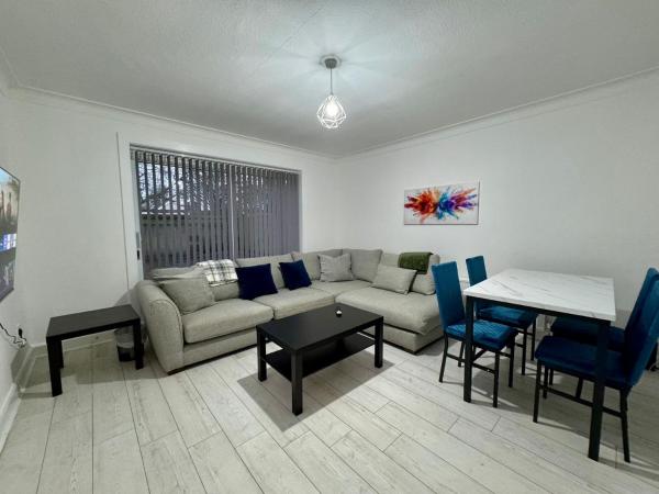 Broughty Ferry, 4 Bed House, Great For Contractors, Fully Equipped, Private Parking, Easy Ring Road Access - Ask Sunrise Short Lets - Long Term Rates Available, Invoice And Reduced Price Only Via Sunrise Short Lets Dundee - Dundee