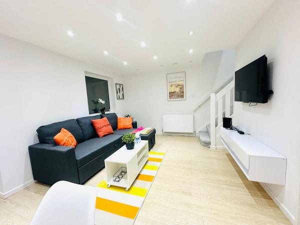 Gillingham Home With Garage - Maidstone