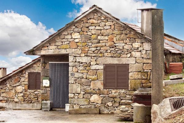 Charming House In Paredes Do Rio With Mountain View - Chã