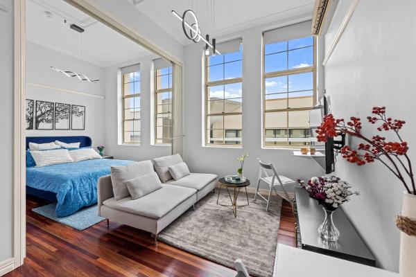 Stylish 1 Bedroom Studio Retreat In The Heart Of City - Balmoral