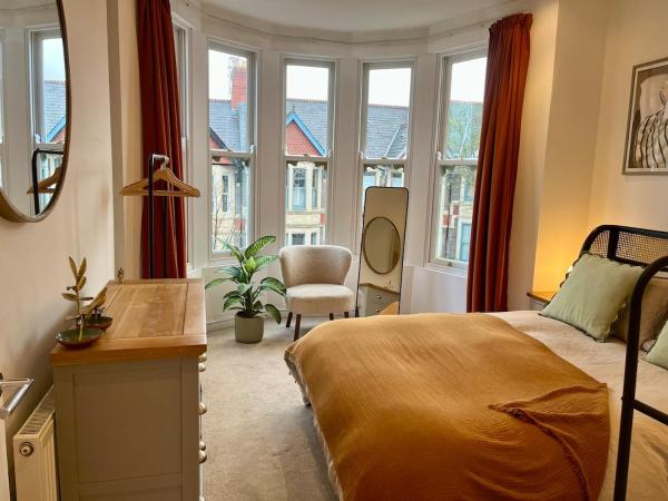 Lake Park House - Stylish Apartment With Parking - Cardiff