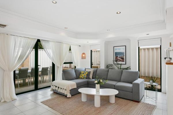 Entire Home Steps To Sorrento Beach - Joondalup