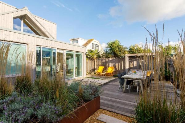 Insta-worthy 4br Designer House 5 Min To The Beach - West Sussex