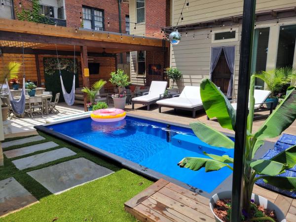The Classy Craftsman - Beautiful Decor & Pool - Atlanta, GA
