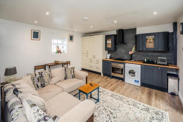 The Cosey Tucked-away Cottage 2 Or 3 Bedroom Options - Huddersfield