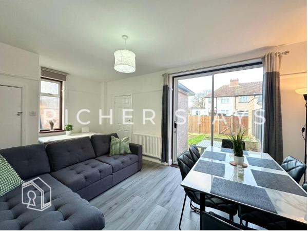Wembley Large 4-bedroom House, Driveway And Garden - 特威克納姆