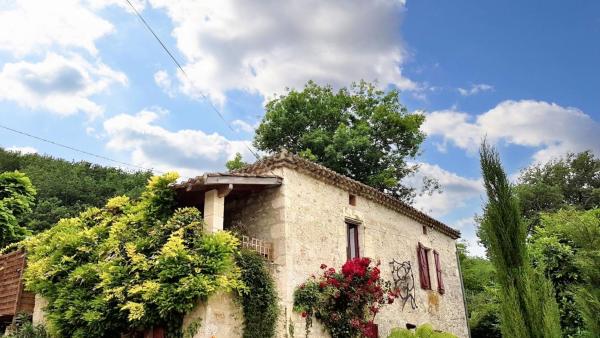 Maison Charmante à Sauveterre Avec Piscine Privée - Montcuq