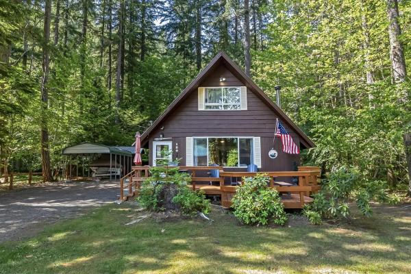 Elk Country Cabin | Wood Stove, Bbq, Ev Charger - Packwood, WA