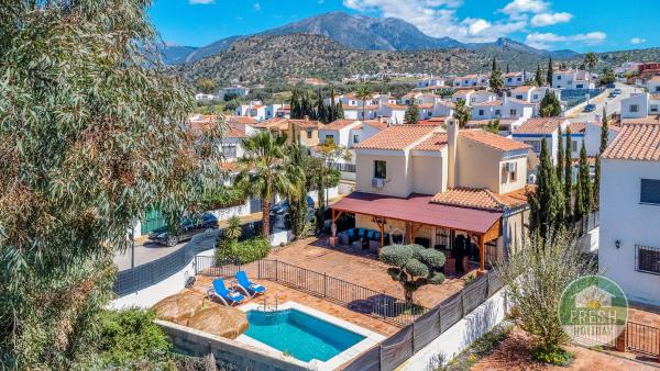 Casa Perez - Family Home With Pool - Alcaucín