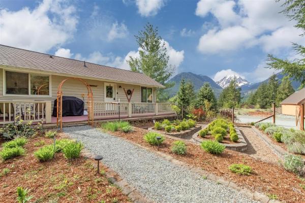 The Alpenhaus - Packwood, WA