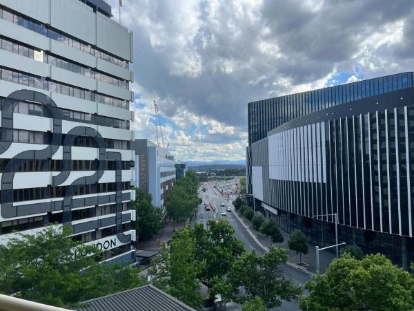 2 Bed 1 Bath Apt With Car Park - Belconnen