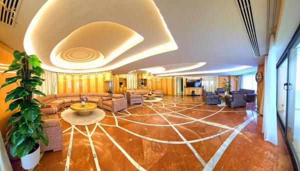 Timeless Elegance Italian-style Penthouse Retreat - Abu Dhabi