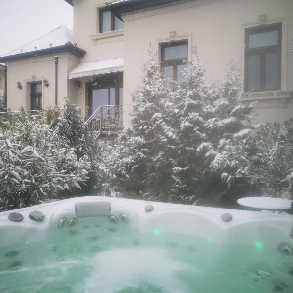 Kúria Apartman With Private Jacuzzi And Pool - Budapest