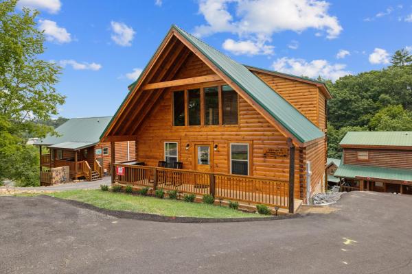 Amazing Grace - Newly Built - 3 Br - Less Than 2 Miles From The Island - Pigeon Forge, TN