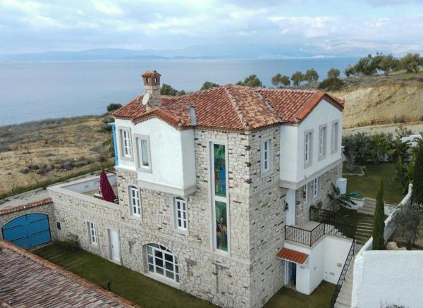 Fener Burnunda Denize Sıfır Orjinaltaş Malikane - Çeşme