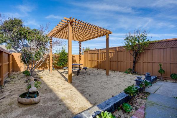 Walk To Crab Cove Beach: Alameda Home W/ Game Room - Orinda, CA