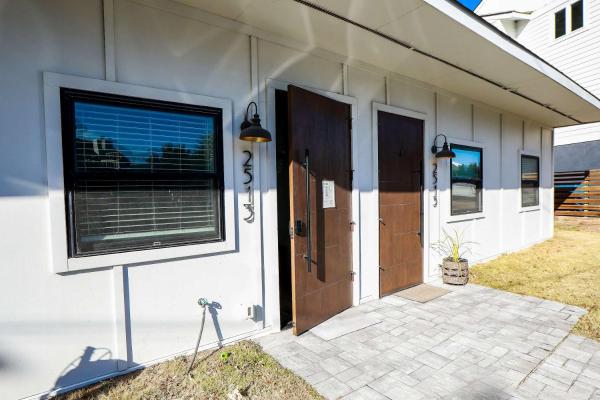 Sojourn Steps To The Beach Sleeps 4 - Norfolk, VA