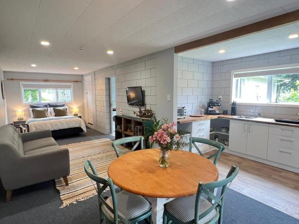 Charming Rural Farm Cottage Not Two Bedrooms - Morrinsville