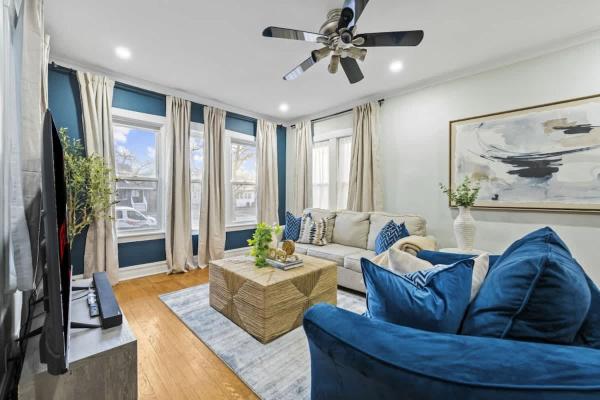 Oak Park 5bd 2bth Sleeps 11 With 3 Private Parking -