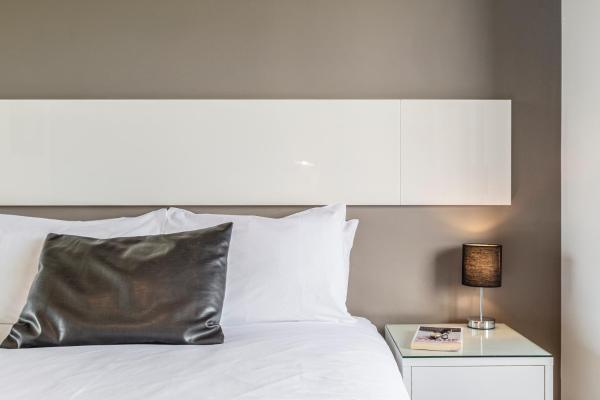 Spacious 2 Bedroom, 2 Bathroom Apartment & Balcony - Box Hill