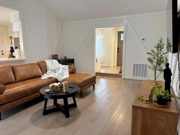 King Bed Suite In Conroe , Garage Available - The Woodlands, TX