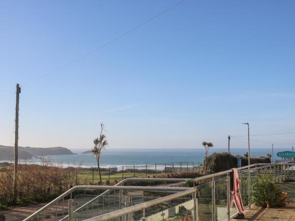 5 Fistral Waves - Fistral Beach