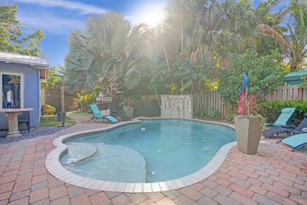 Kiki 3 - Men's Clothing Optional Guest Houses - Wilton Manors, FL