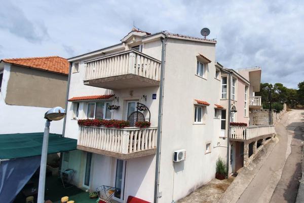 Apartments By The Sea Tisno, Murter - 23720 - Murter