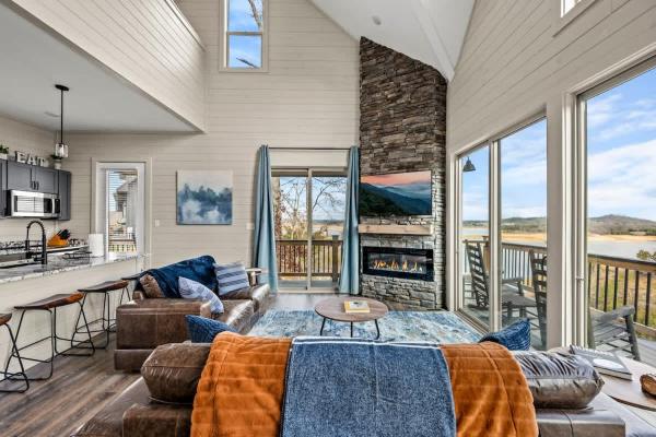 Mountain Lake Escape - Dandridge, TN